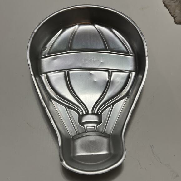 Wilton | Kitchen | Wilton Vintage 982 Up N Away Hot Air Balloon Cake ...